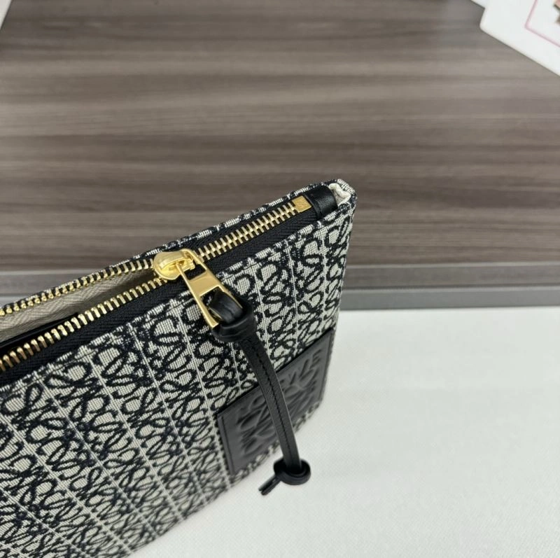 Top match Loewe Clutch Bags