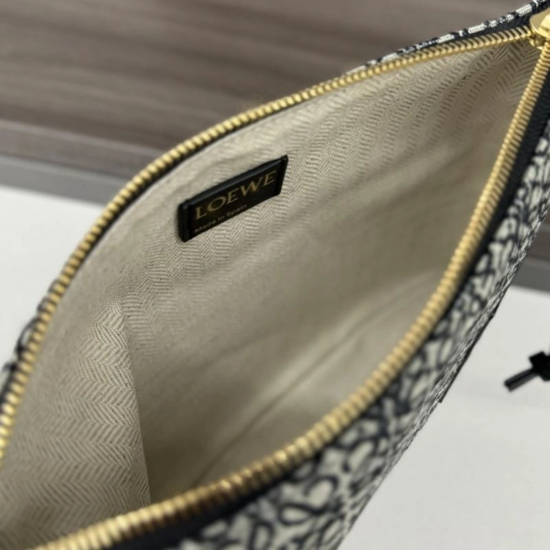 Top match Loewe Clutch Bags