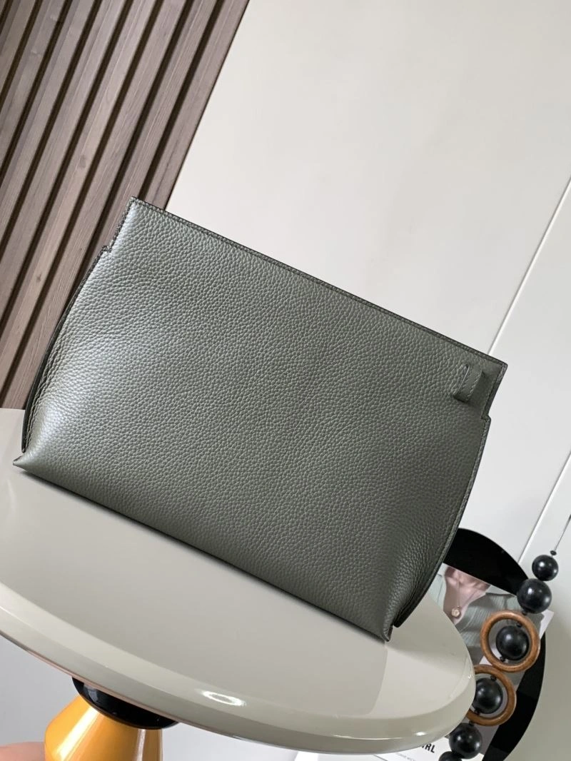 Low-cost Loewe Clutch Bags