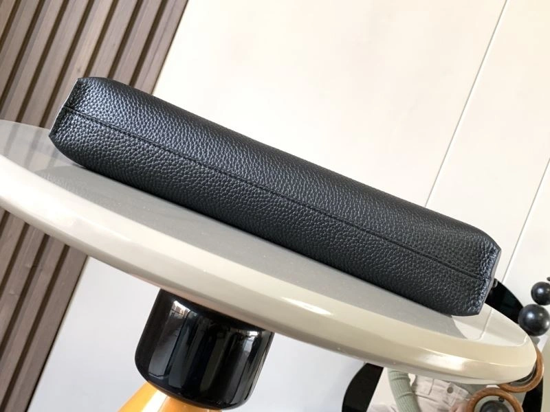 Inexpensive Loewe Clutch Bags
