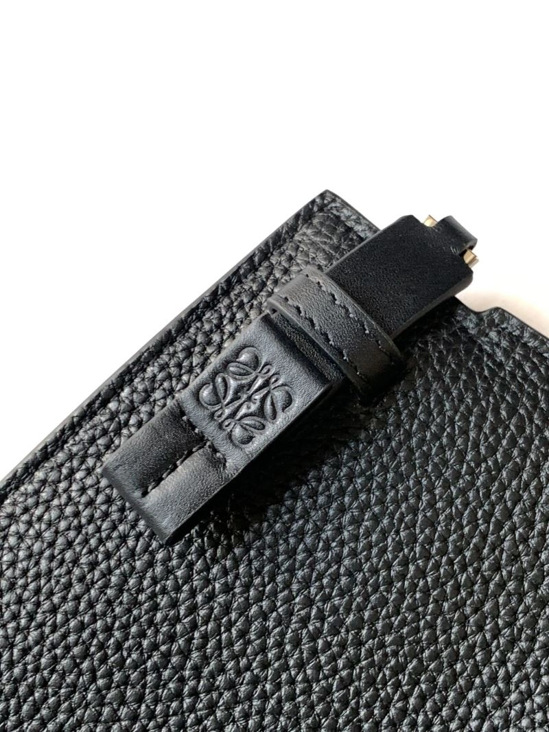 Inexpensive Loewe Clutch Bags