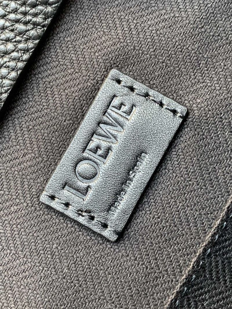 Inexpensive Loewe Clutch Bags