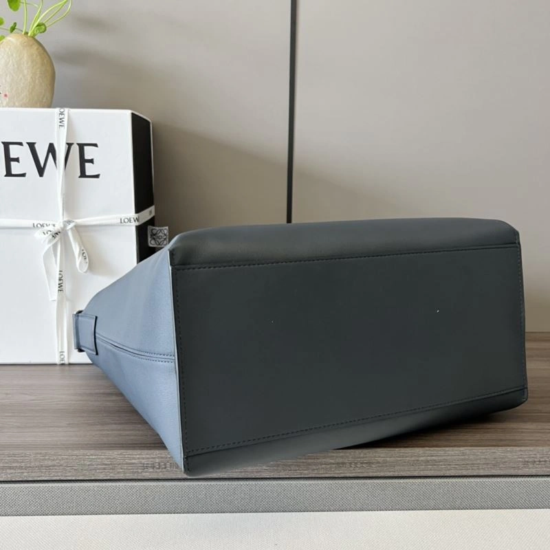 Top mirror Loewe Cubi Bags