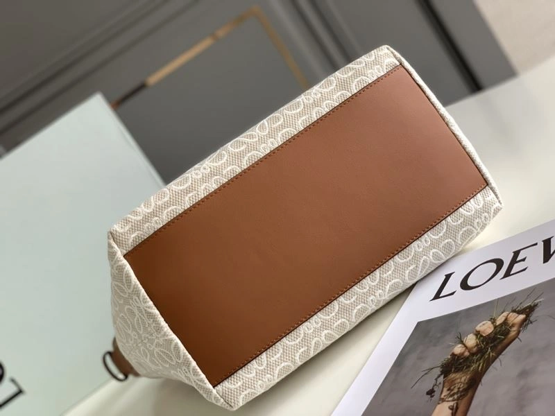 Top mirror Loewe Cubi Bags