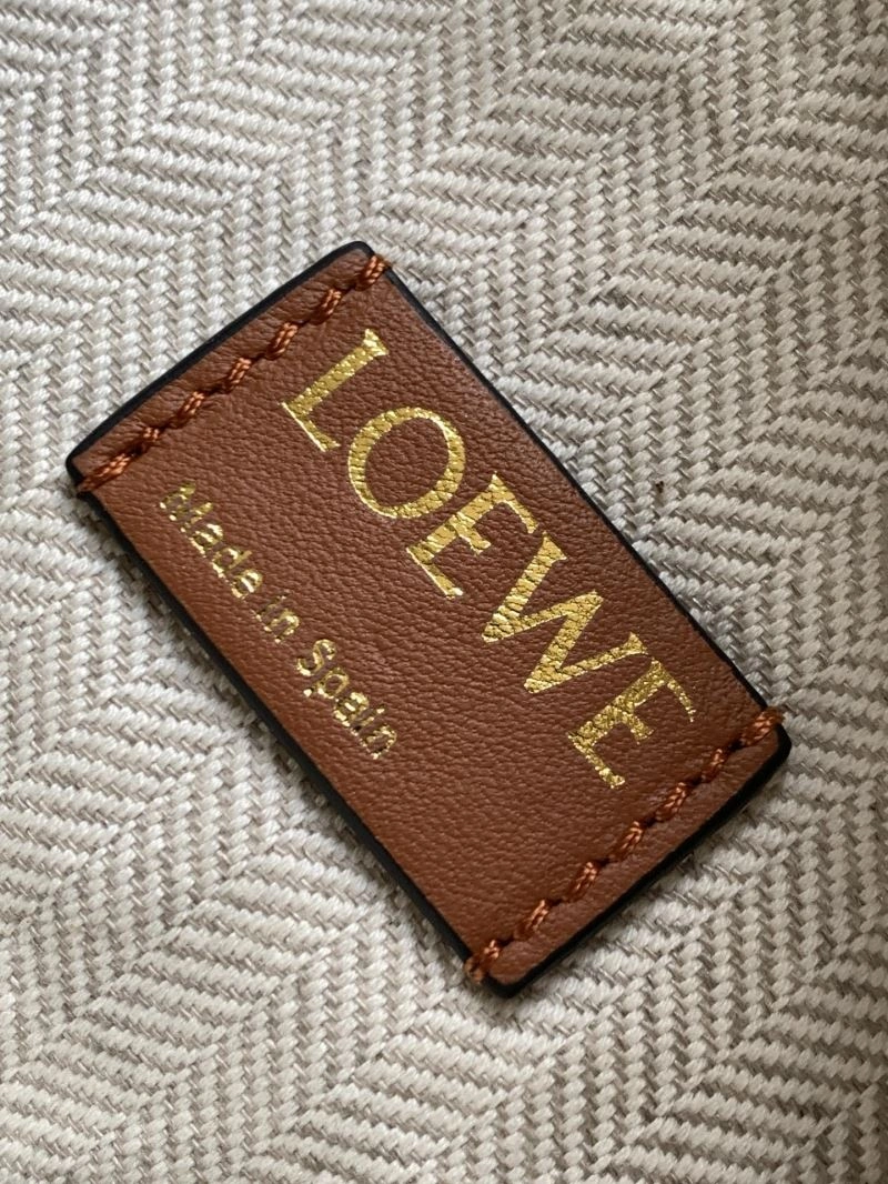 Top mirror Loewe Cubi Bags