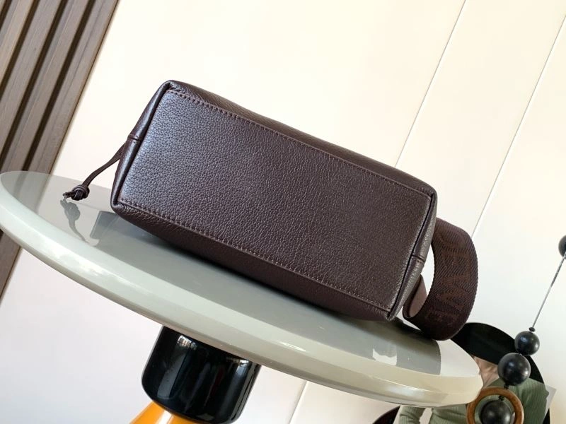 Accurate model Loewe Cubi Bags