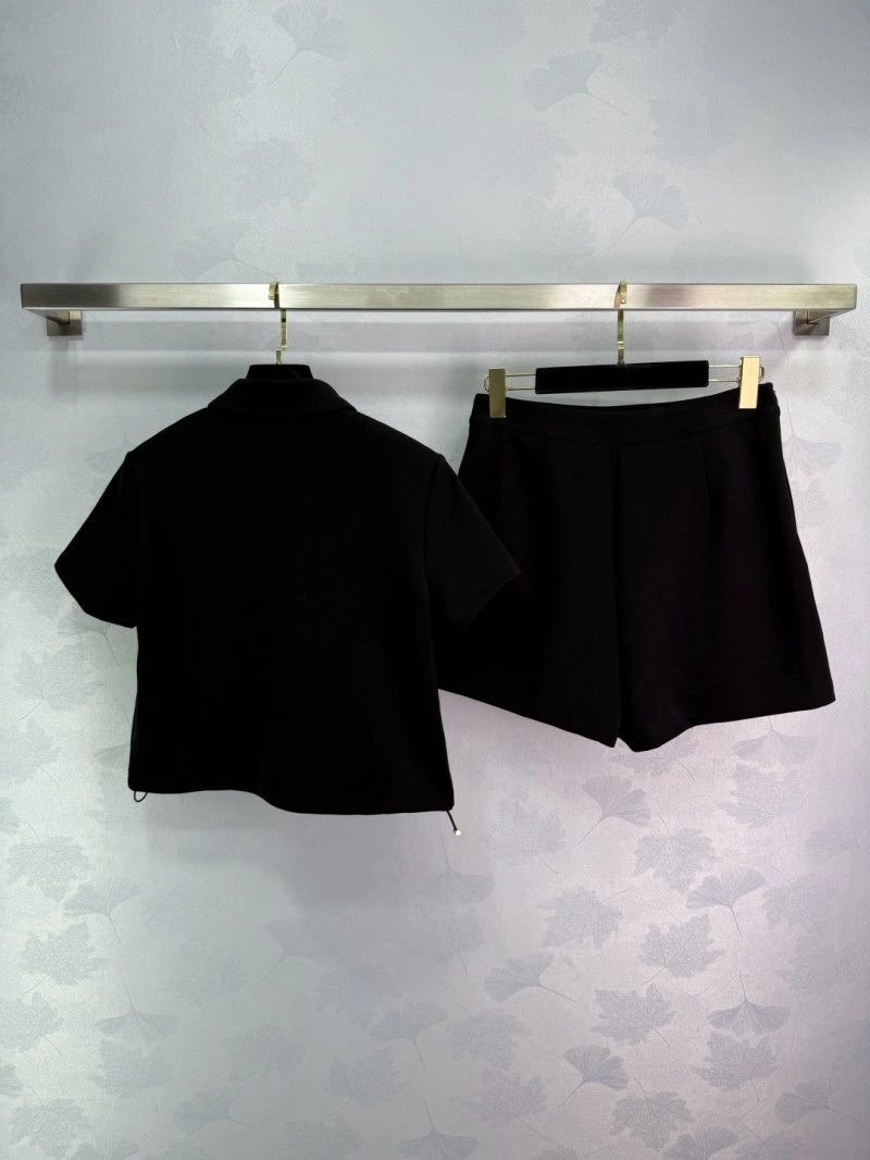Low-cost Loewe Dress Suits