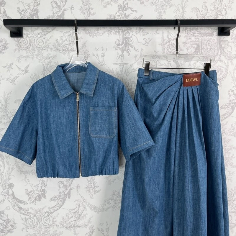 Low-cost Loewe Dress Suits