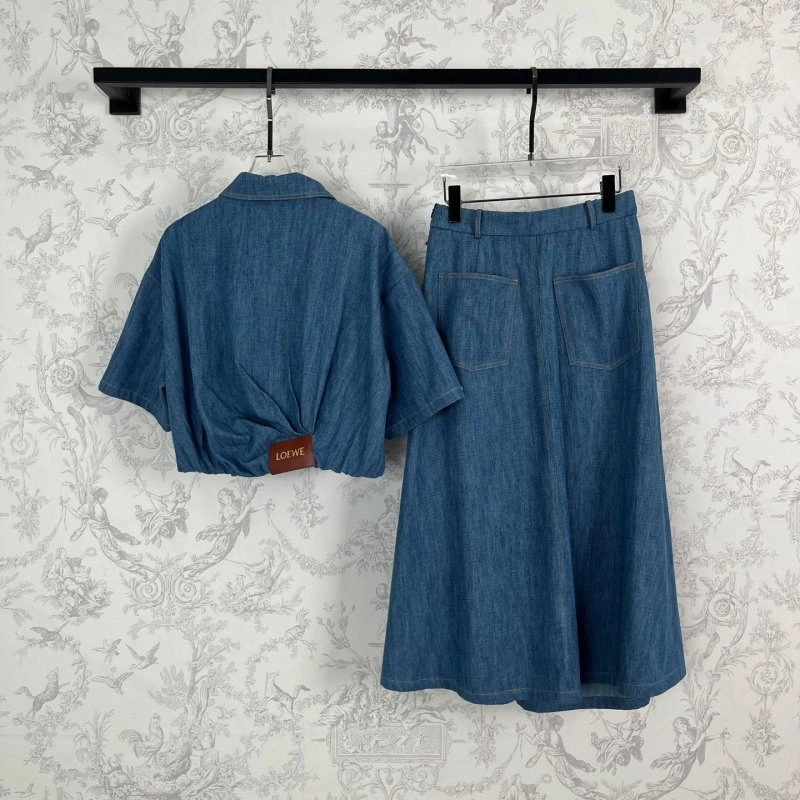 Low-cost Loewe Dress Suits
