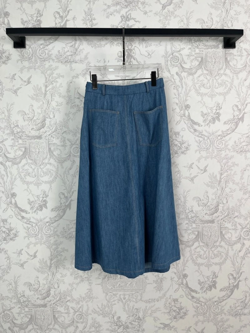 Low-cost Loewe Dress Suits