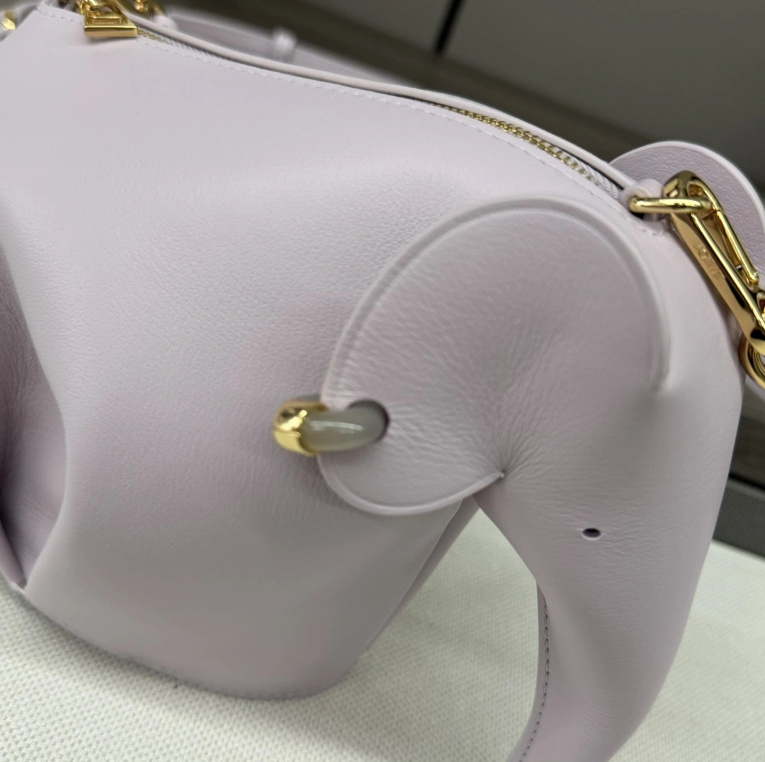 Accurate model Loewe Elephant Bags
