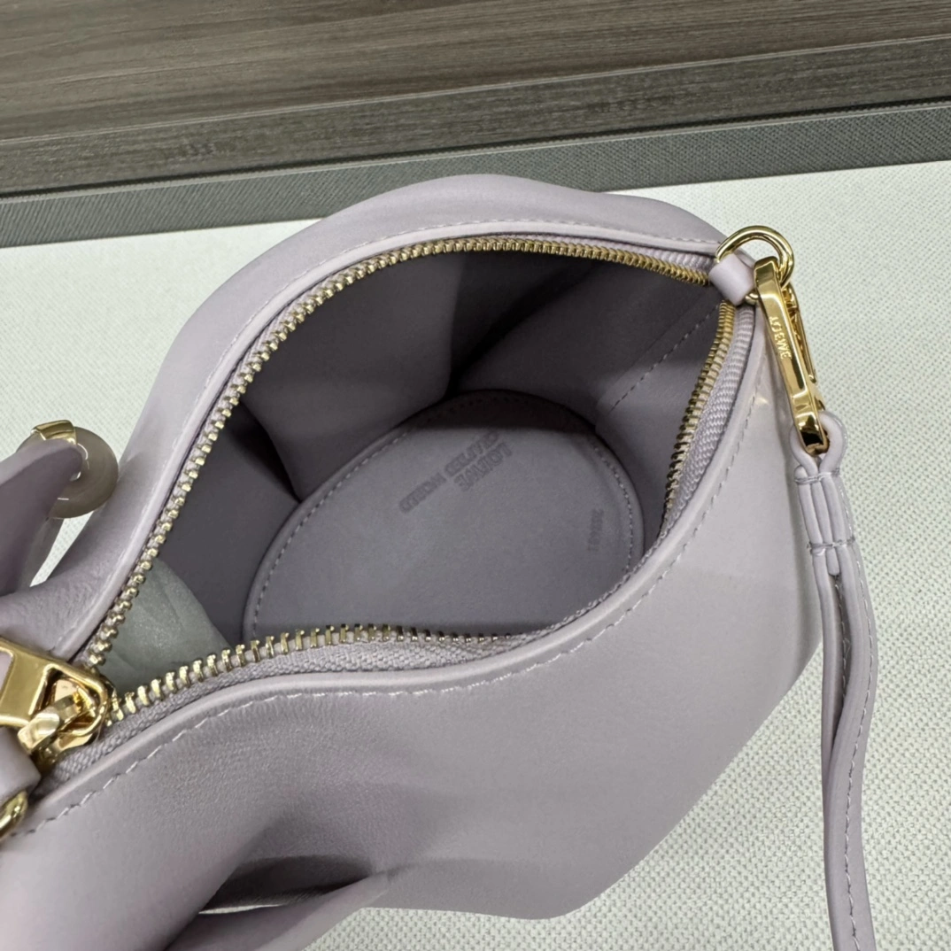 Accurate model Loewe Elephant Bags