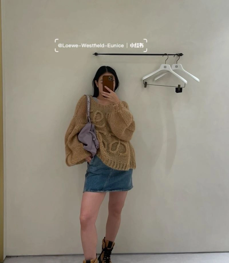 Inexpensive Loewe Flamenco Bags
