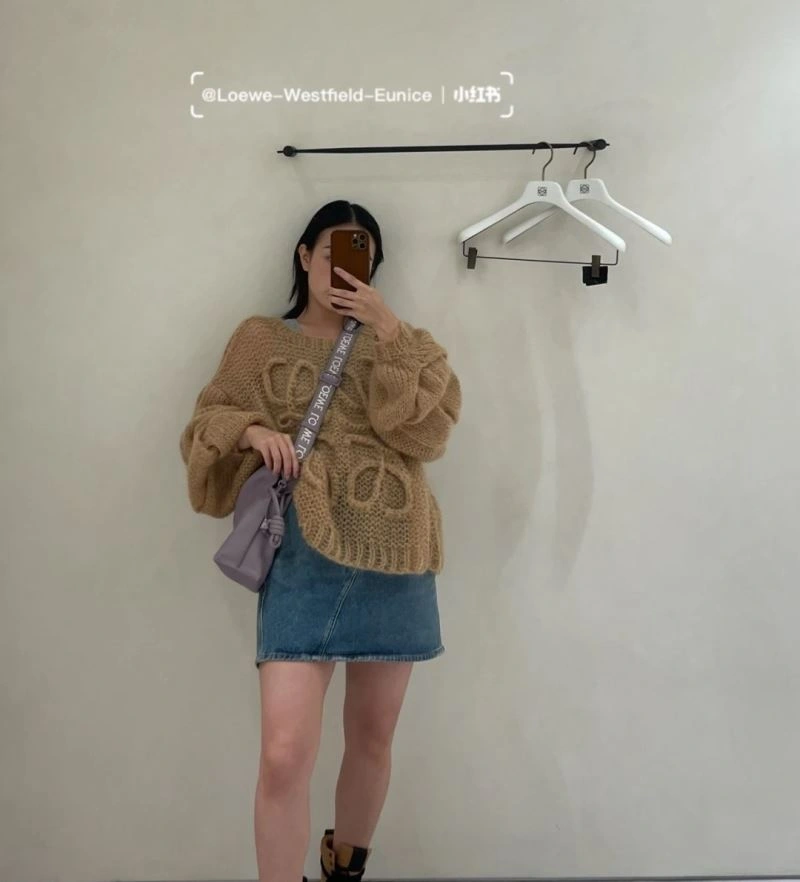 Inexpensive Loewe Flamenco Bags