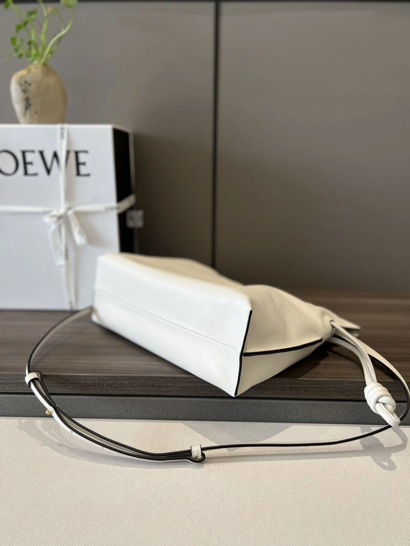Low-cost Loewe Flamenco Bags
