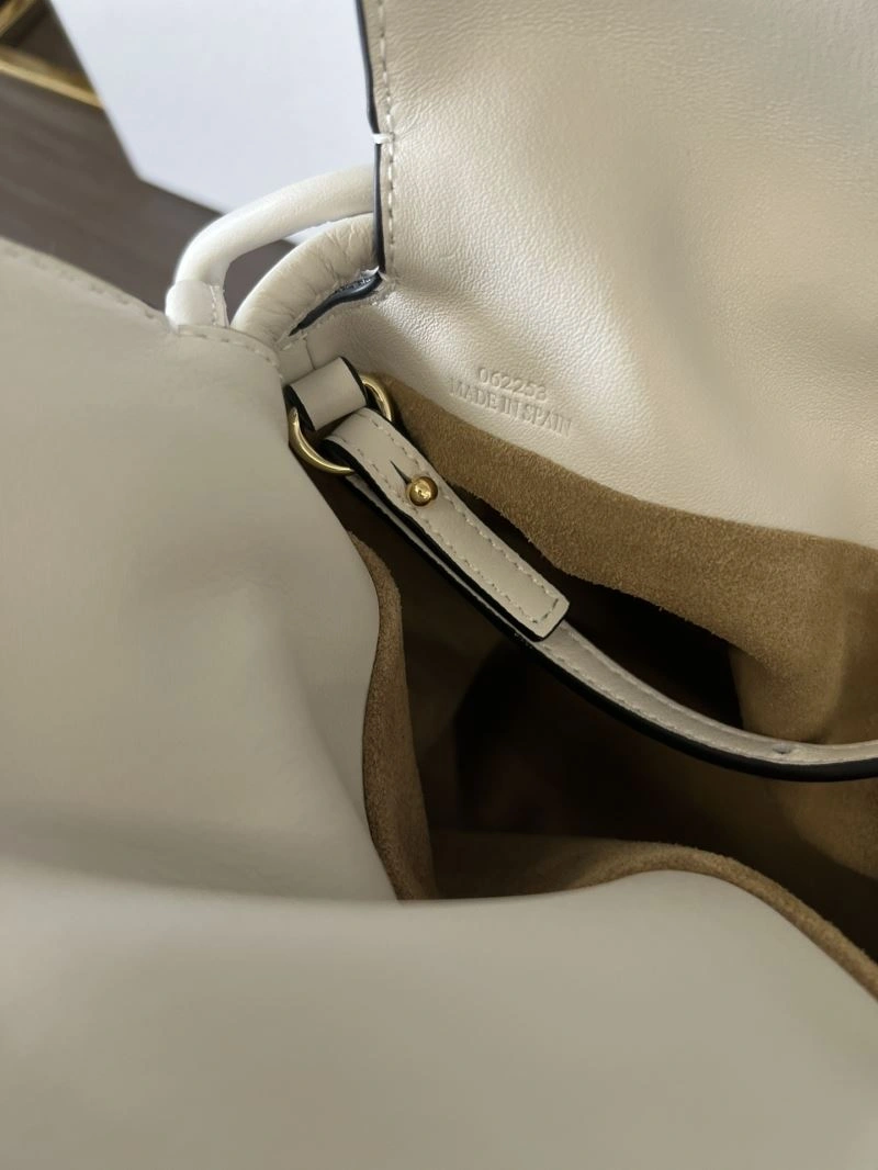 Low-cost Loewe Flamenco Bags