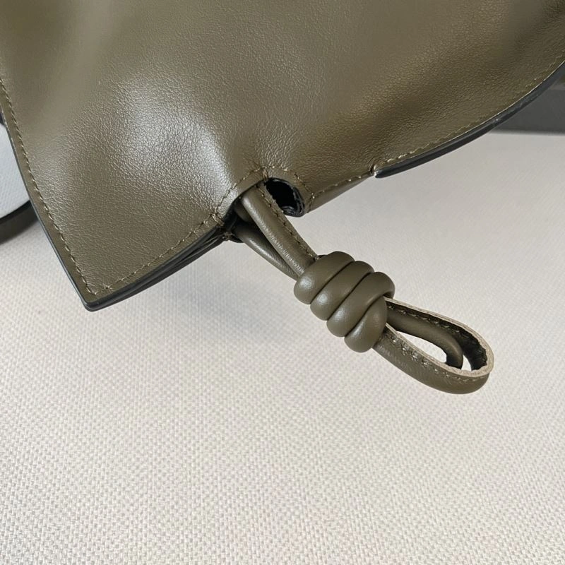 Low-cost Loewe Flamenco Bags