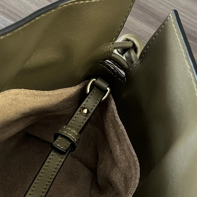 Low-cost Loewe Flamenco Bags