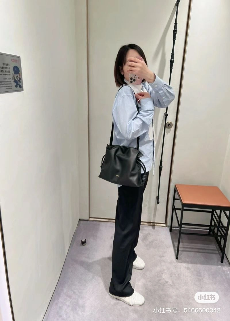 Low-cost Loewe Flamenco Bags