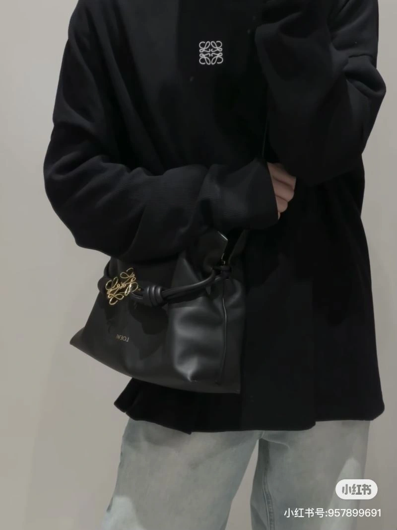 Low-cost Loewe Flamenco Bags