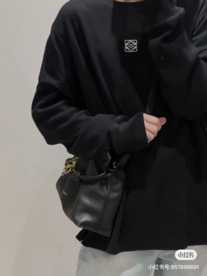 Low-cost Loewe Flamenco Bags