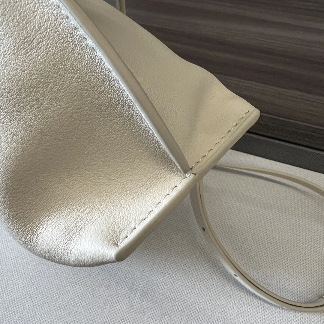 Budget-friendly Loewe Flamenco Bags