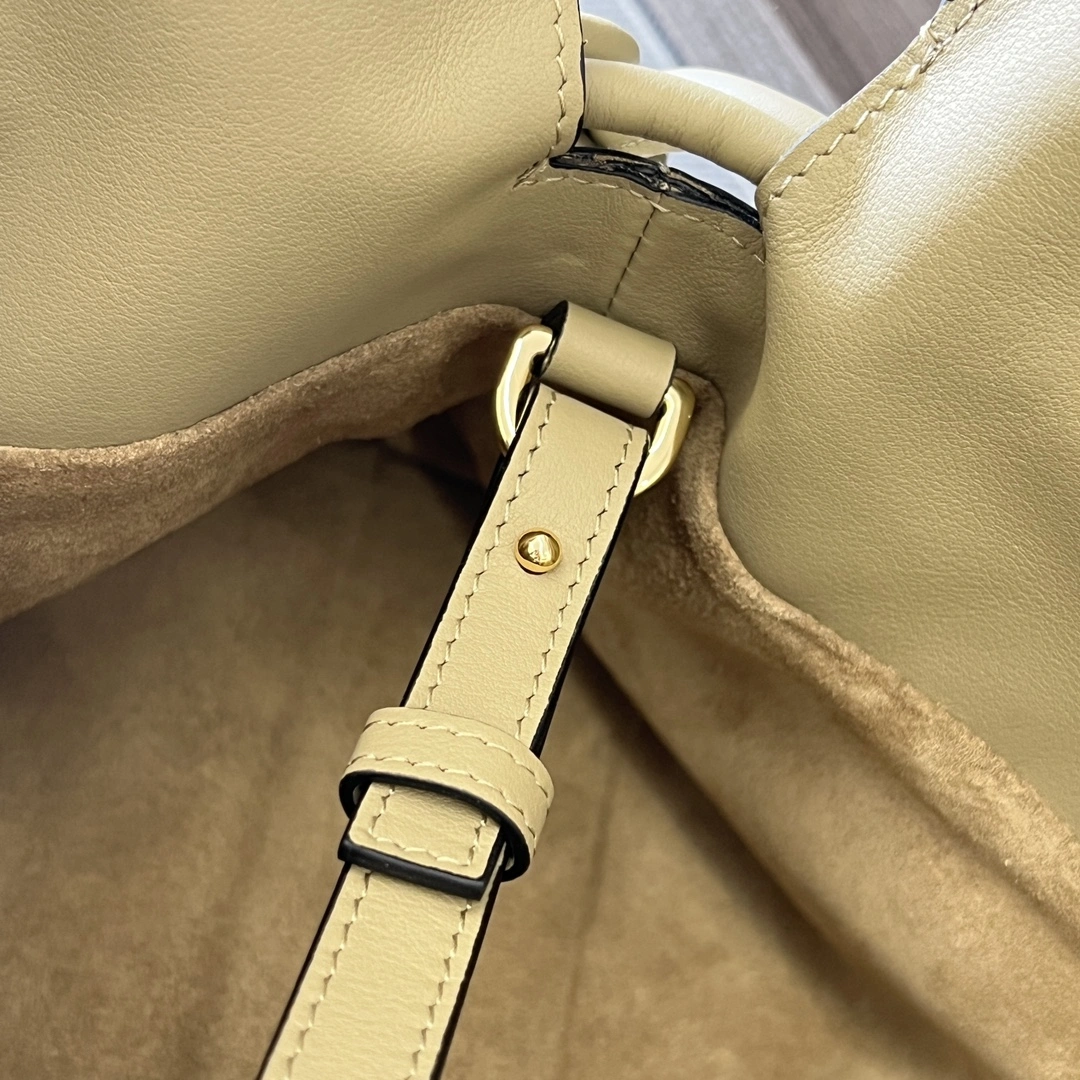 Top mirror Loewe Flamenco Bags