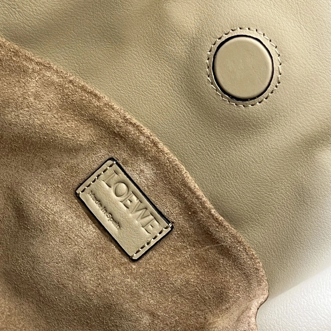 Top mirror Loewe Flamenco Bags