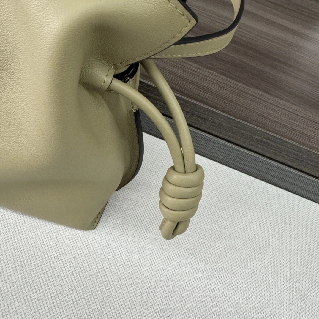 Top mirror Loewe Flamenco Bags