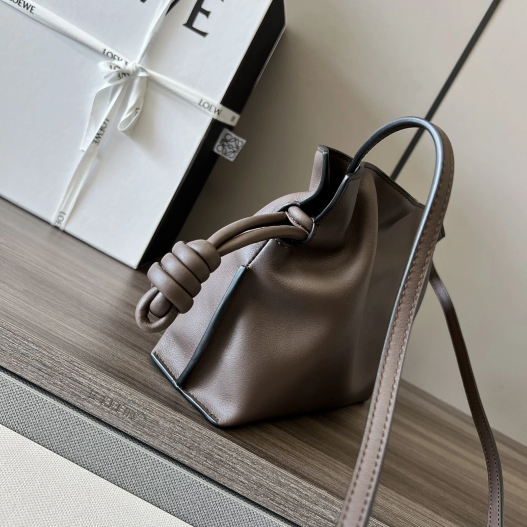 Low-cost Loewe Flamenco Bags