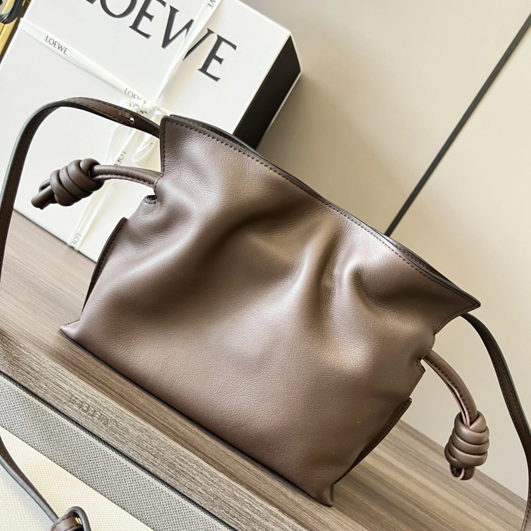 Low-cost Loewe Flamenco Bags