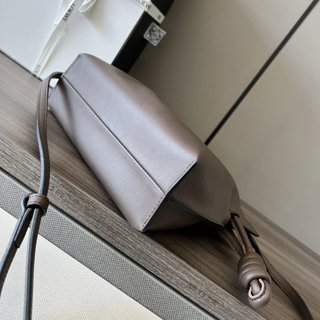Low-cost Loewe Flamenco Bags