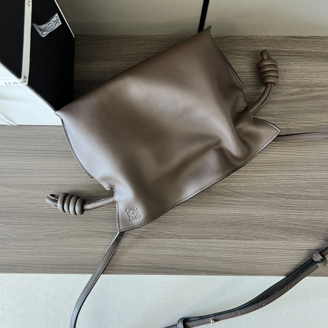 Low-cost Loewe Flamenco Bags