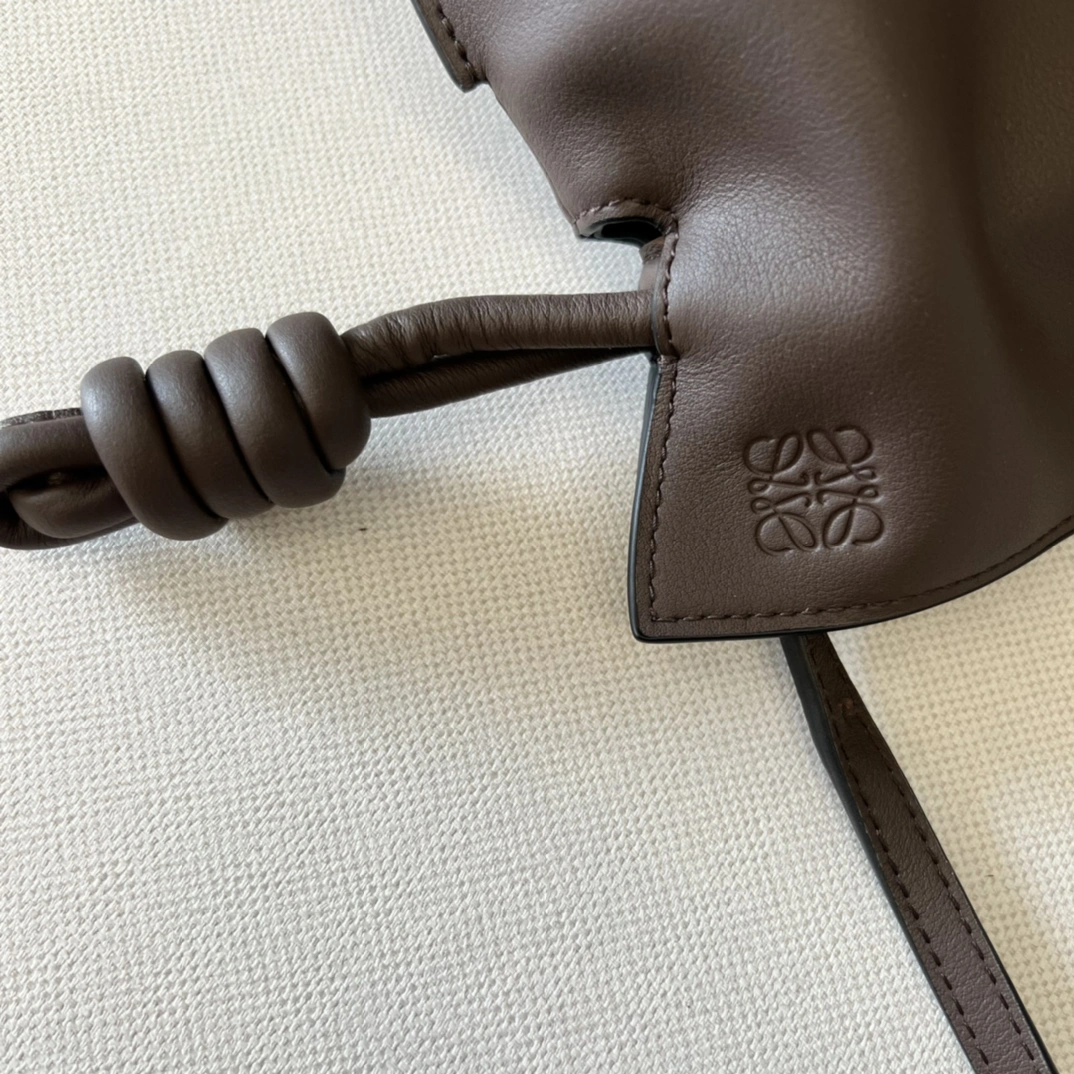Low-cost Loewe Flamenco Bags