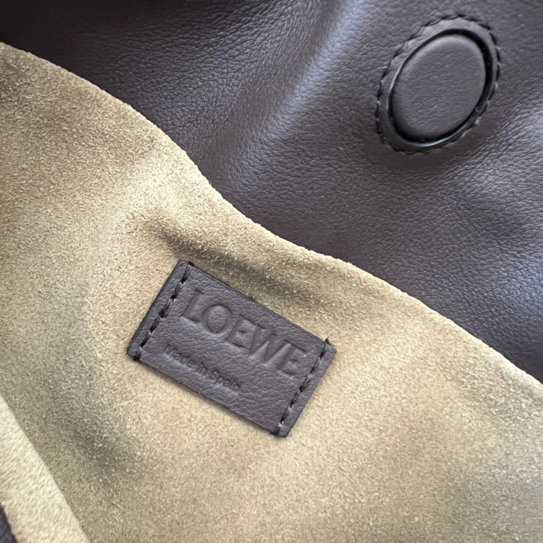 Low-cost Loewe Flamenco Bags
