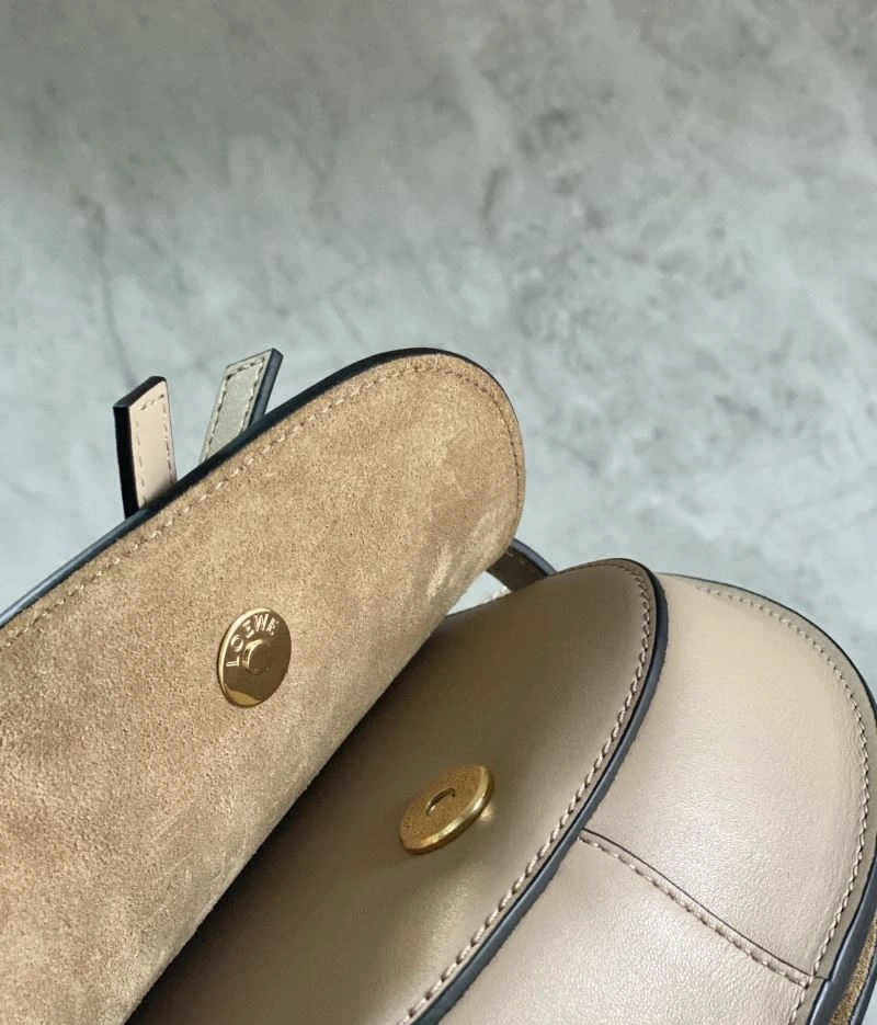 Low-cost Loewe Gate Bags