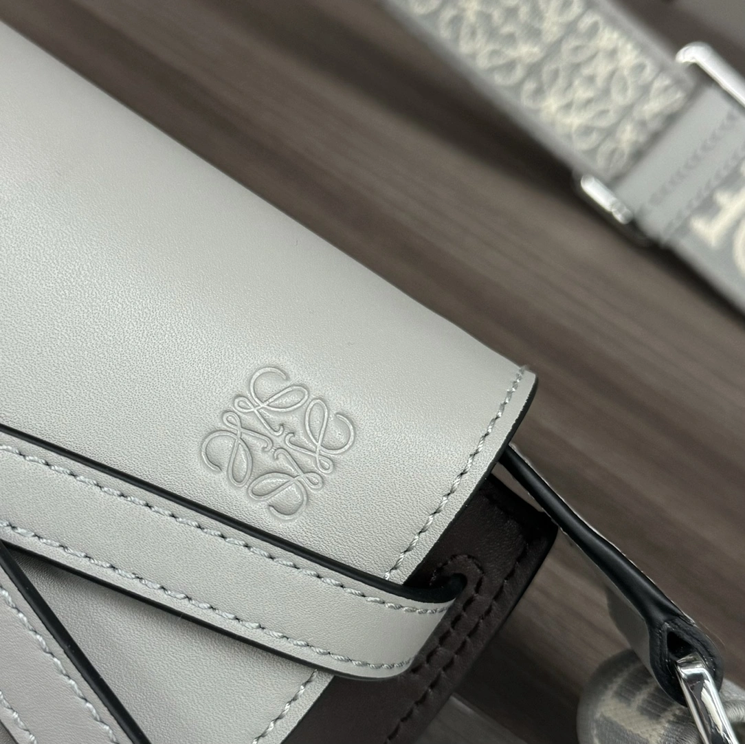 Bargain Loewe Gate Bags