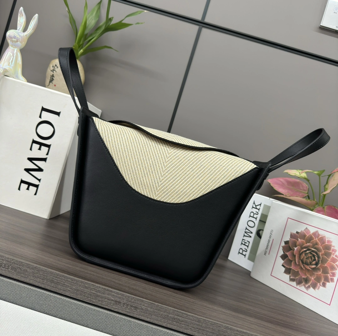 1:1 copy Loewe Hammock Bags