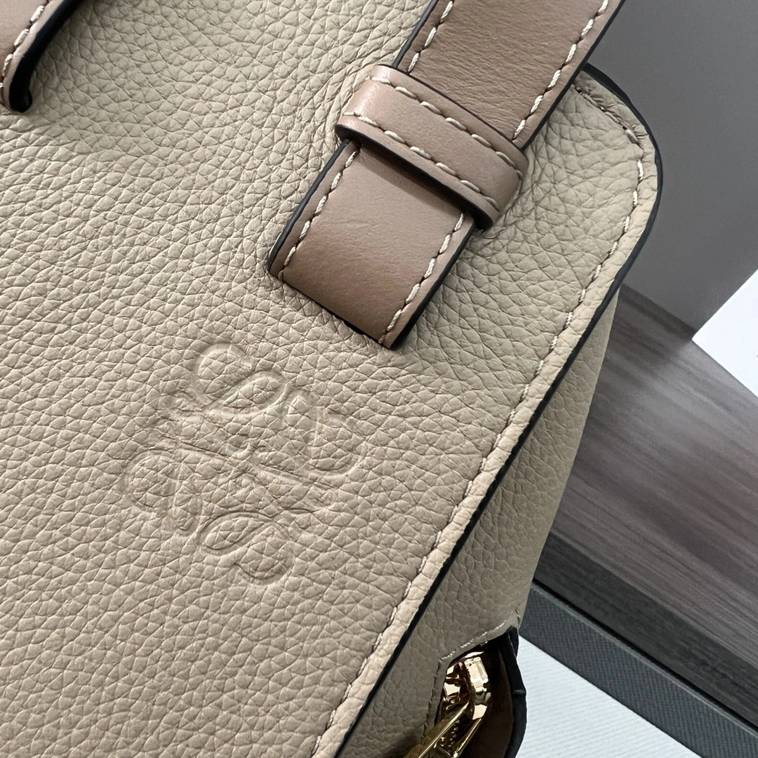 Accurate model Loewe Hammock Bags