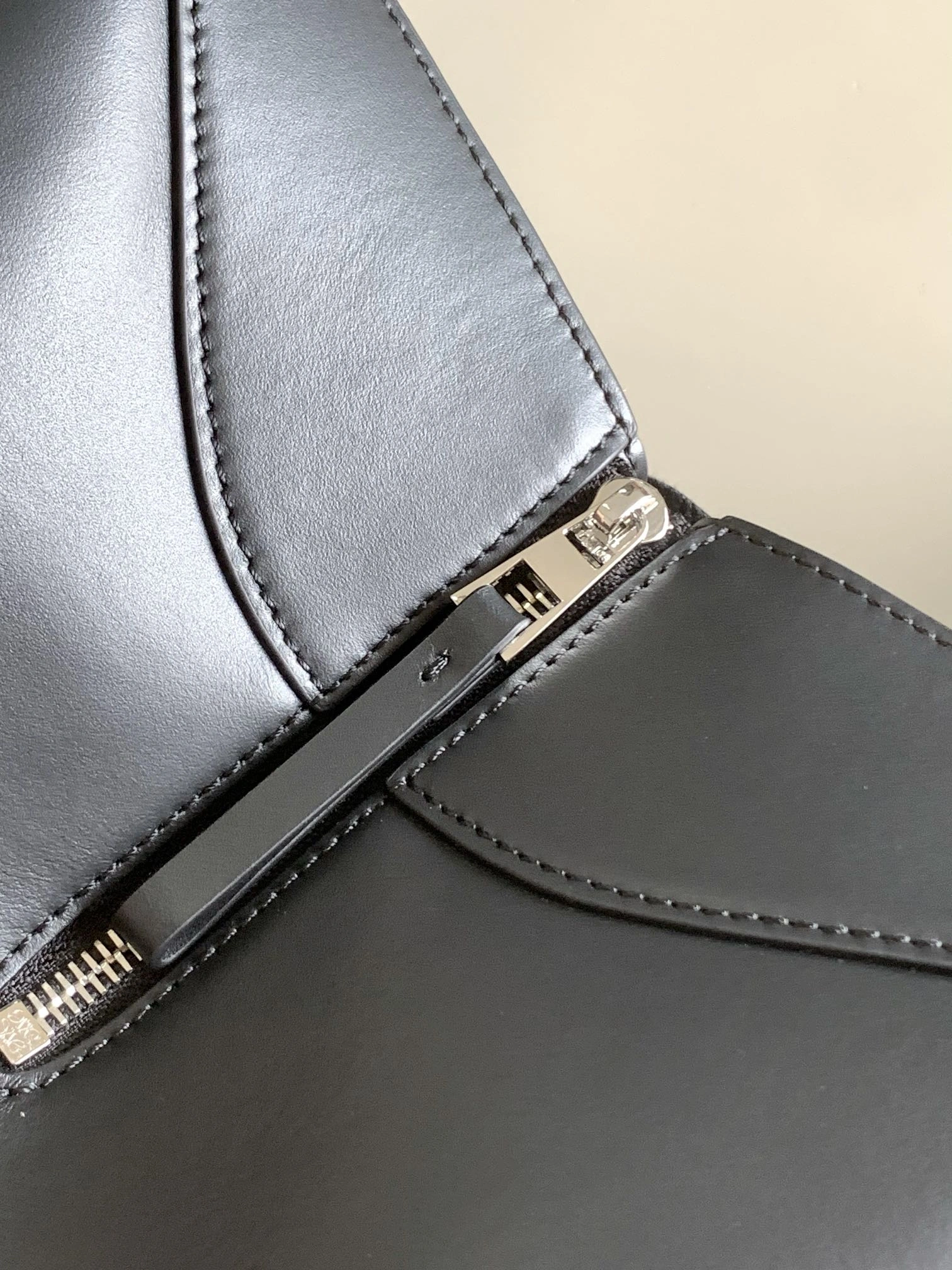 Low-cost Loewe Hammock Bags