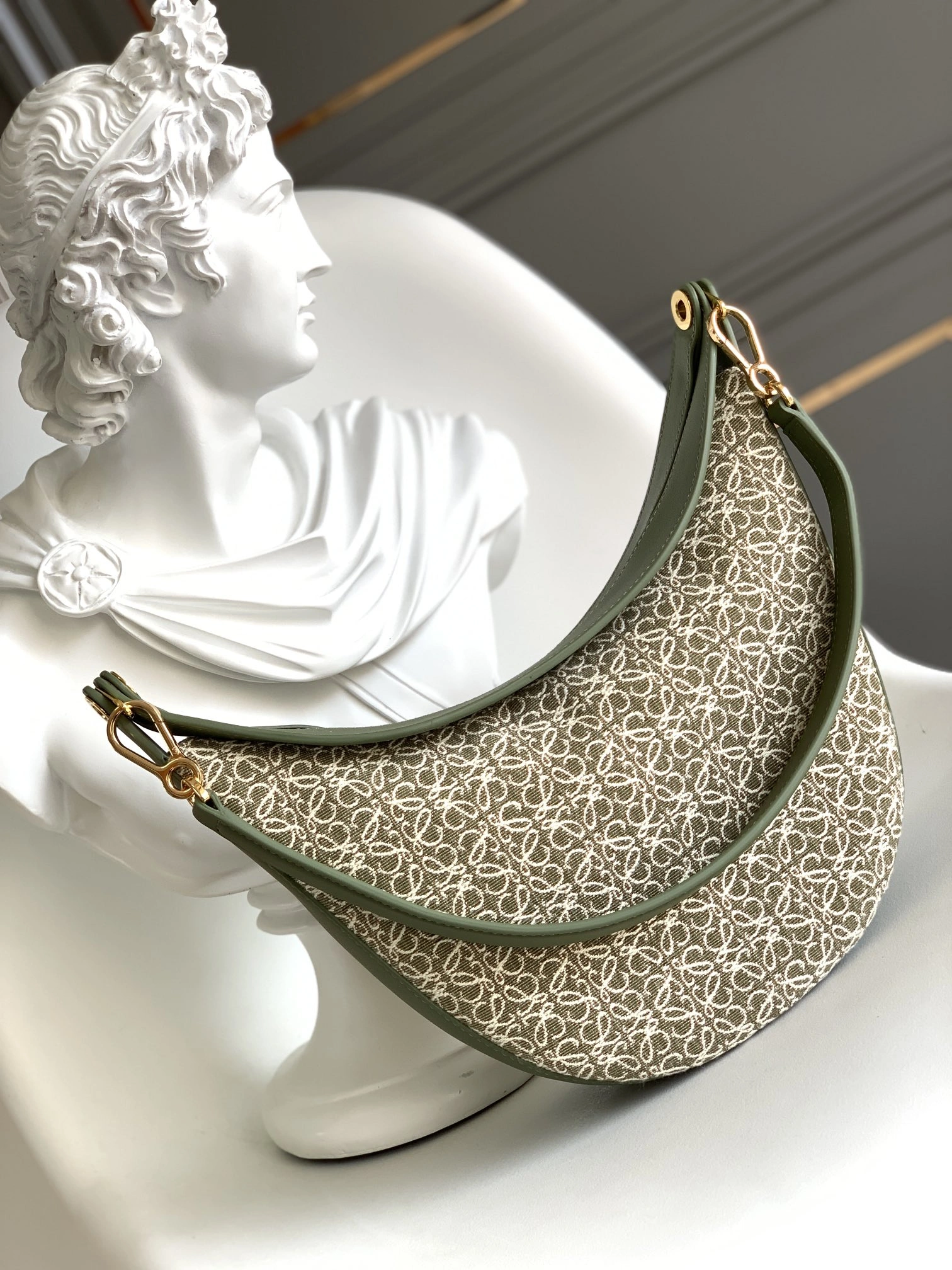 Inexpensive Loewe Hobo Bags