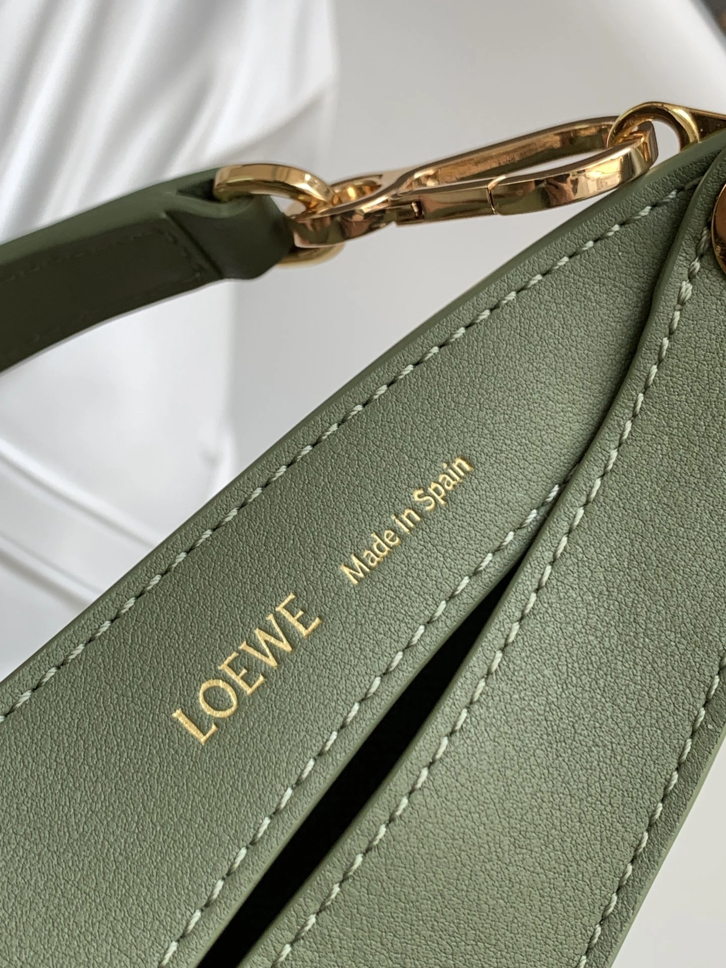 Inexpensive Loewe Hobo Bags