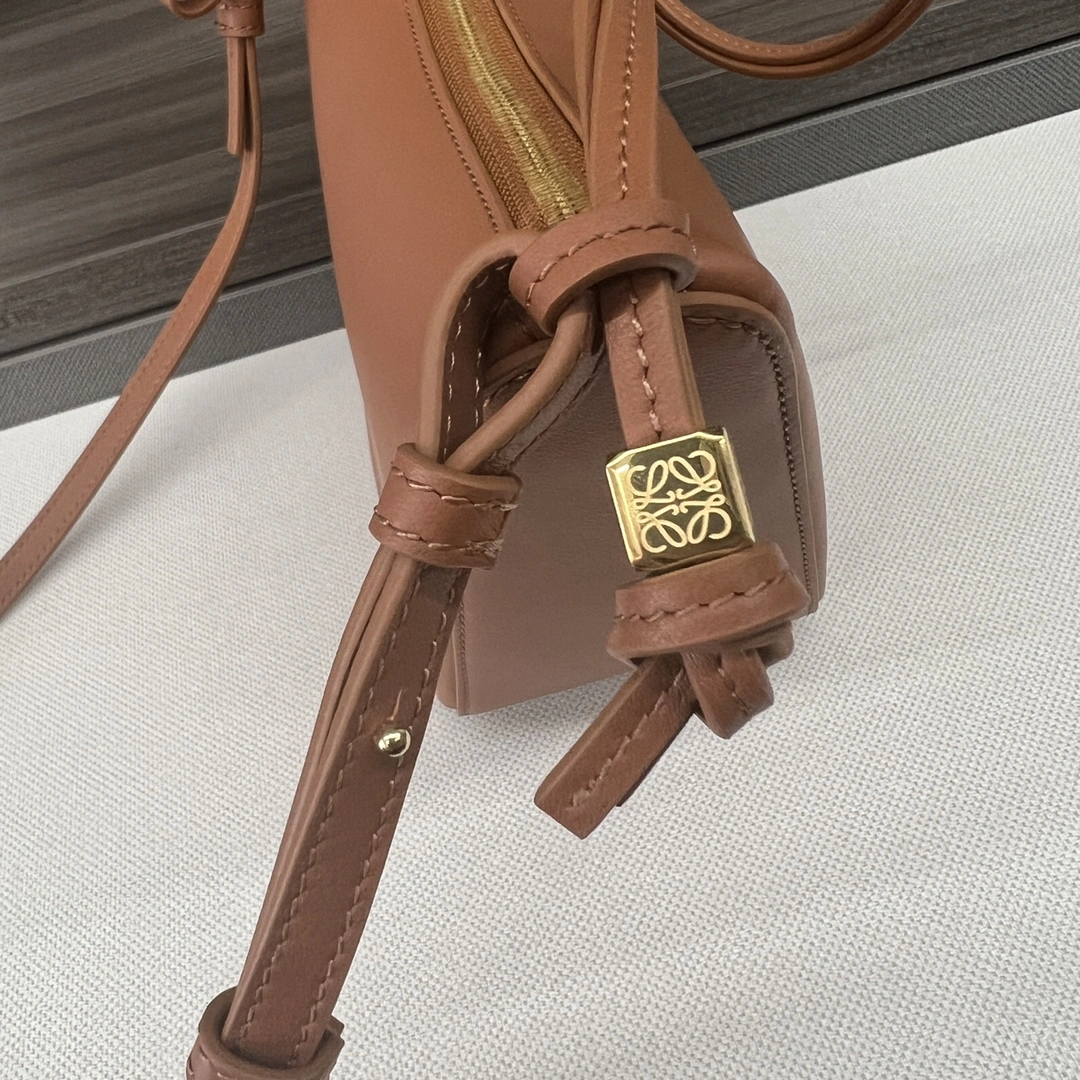 High accuracy Loewe Hobo Bags