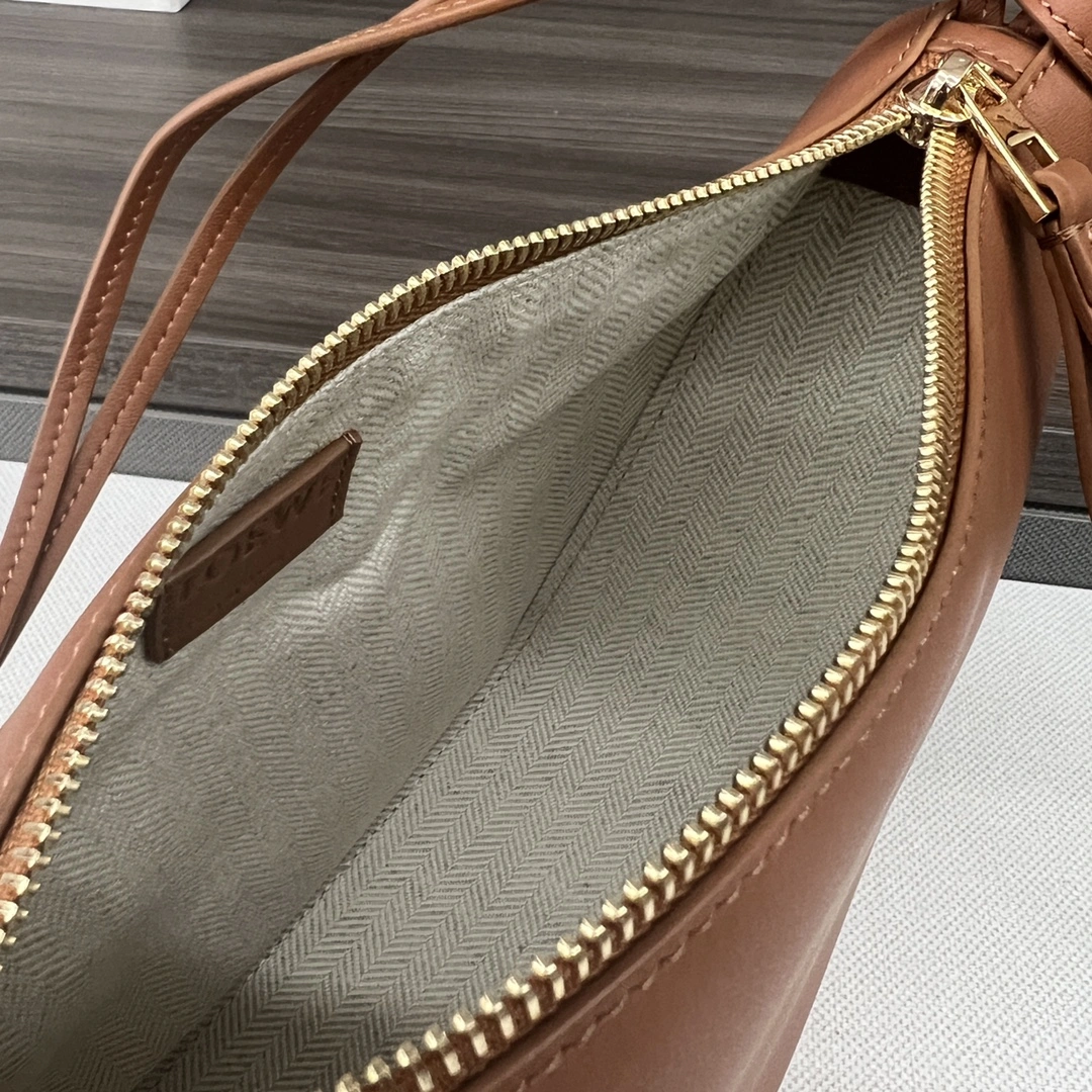 High accuracy Loewe Hobo Bags