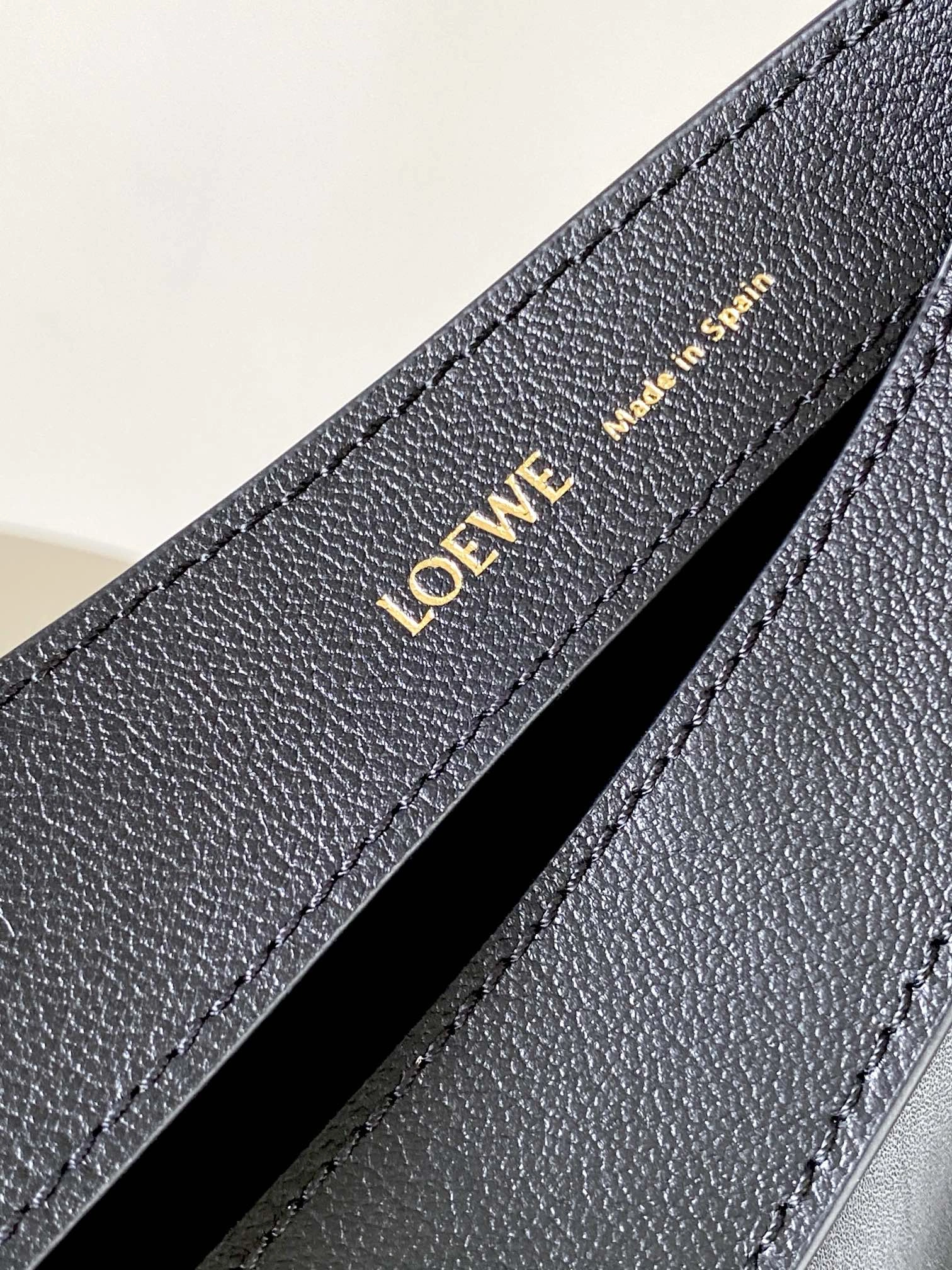 Discounted Loewe Hobo Bags
