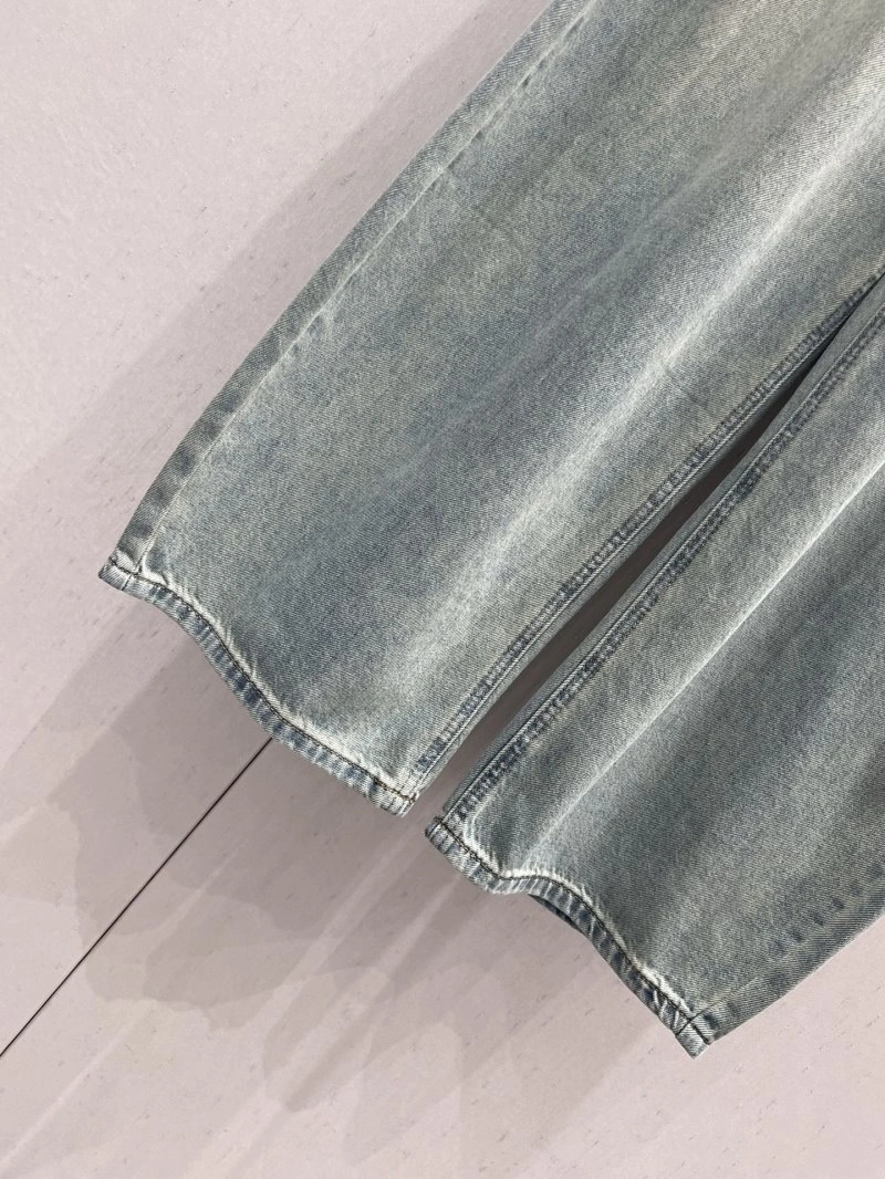 Low-cost Loewe Jeans