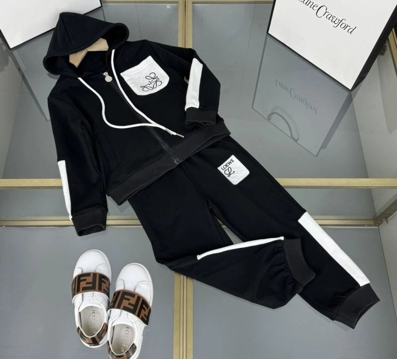 Indistinguishable Loewe Kids