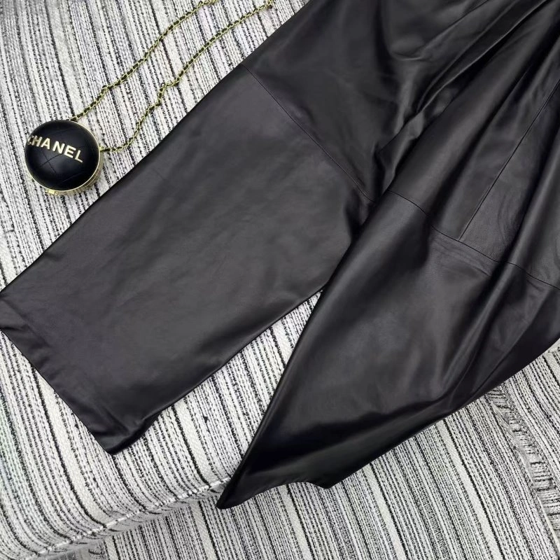 Low-cost Loewe Long Pants