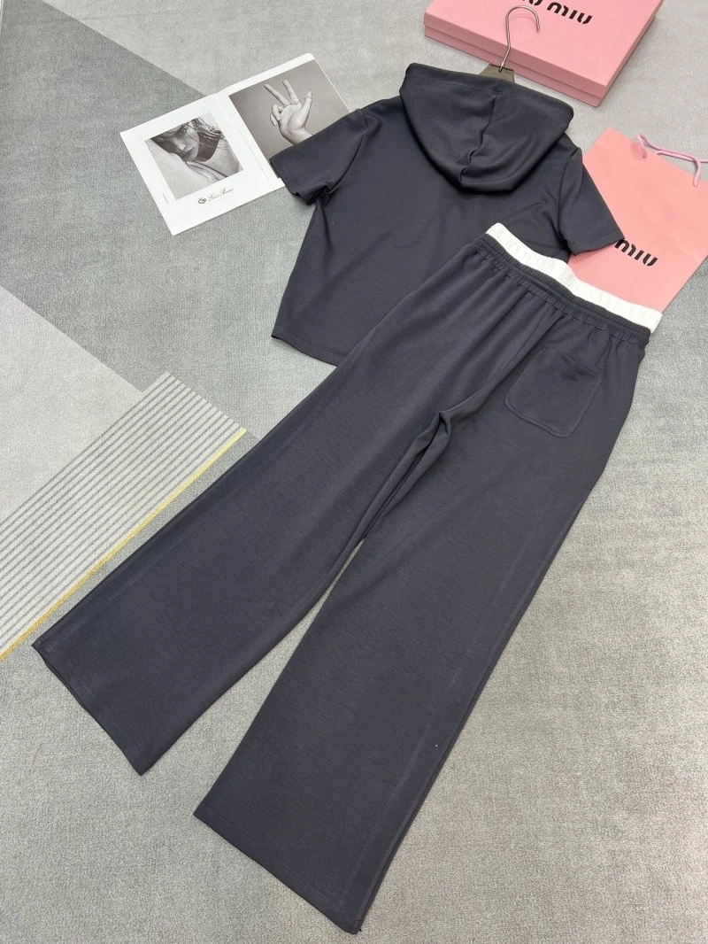 Accurate model Loewe Long Suits