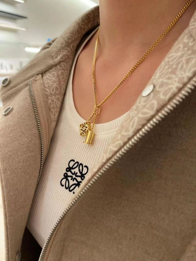 Cut-rate Loewe Necklaces